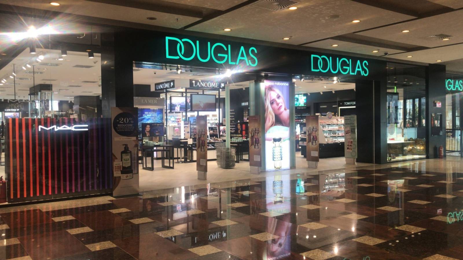 DOUGLAS continuă dezvoltarea RO Brands, singura platformă premium de ...